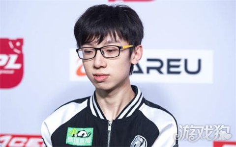 IG宝蓝宣布续约 狗儿子今年要起飞咯_游戏狗