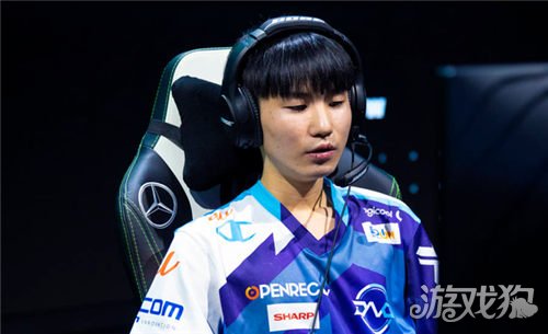 DFM爆冷击败C9 LJL解说直接泪洒解说台_游戏狗